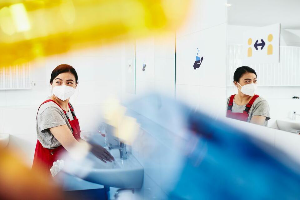 Working as a healthcare assistant: your tasks, salary, opportunities ...