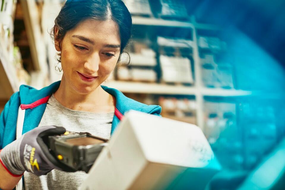 Working as a delivery executive: your tasks, salary, opportunities and ...